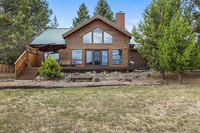 Log home on 3.57 riverfront acres with stu... - 53020 Bridge Dr La Pine ...