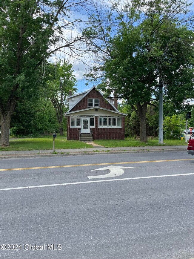 52 Main Ave - 52 Main Ave Wynantskill NY 12198 | Apartment Finder