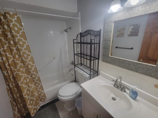 7804 Eby St - 7804 Eby St Overland Park KS 66204 | Apartment Finder