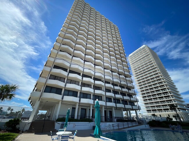 Coastal Paradise Awaits – Stunning 2-Bed, ... - 2900 N Atlantic Ave ...