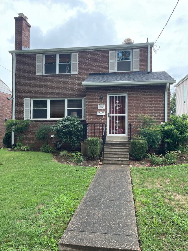 Brightwood Splendor steps to The Parks at ... - 1305 Whittier Pl NW ...