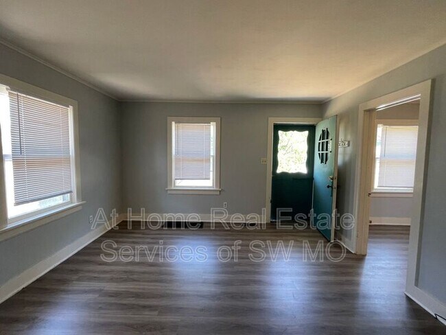1406 E Cherokee St - 1406 E Cherokee St Springfield MO 65804 ...