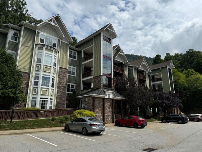 Fairview - Top Notch Condo Ready for Occup... - 2000 Olde Eastwood ...
