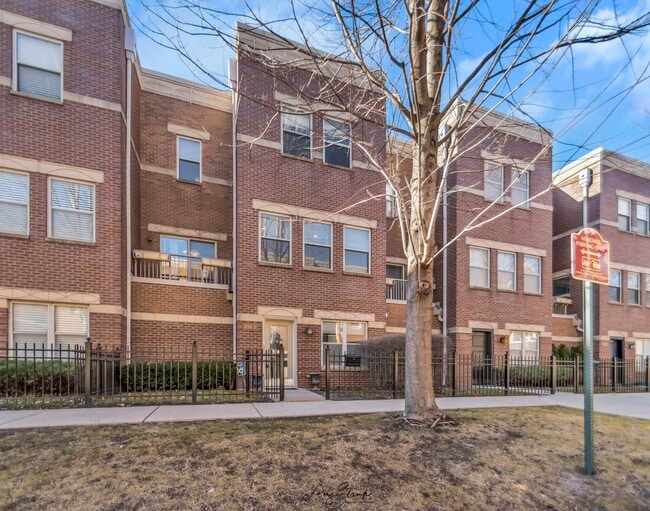 834 E 42nd Pl - 834 E 42nd Pl Chicago IL 60653 | Apartment Finder