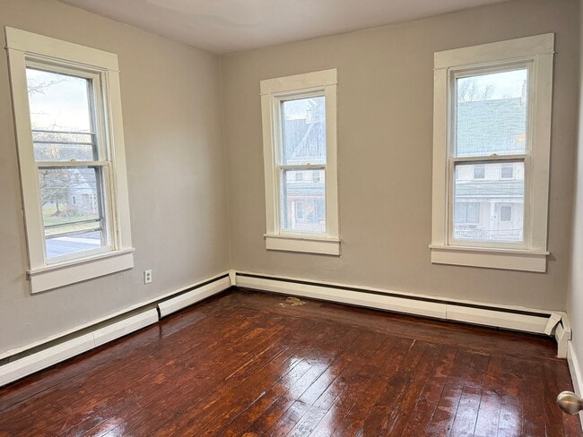 2 Bedroom 2 Bathroom w/ Bonus room in Brownstown! - 148 E Main St ...