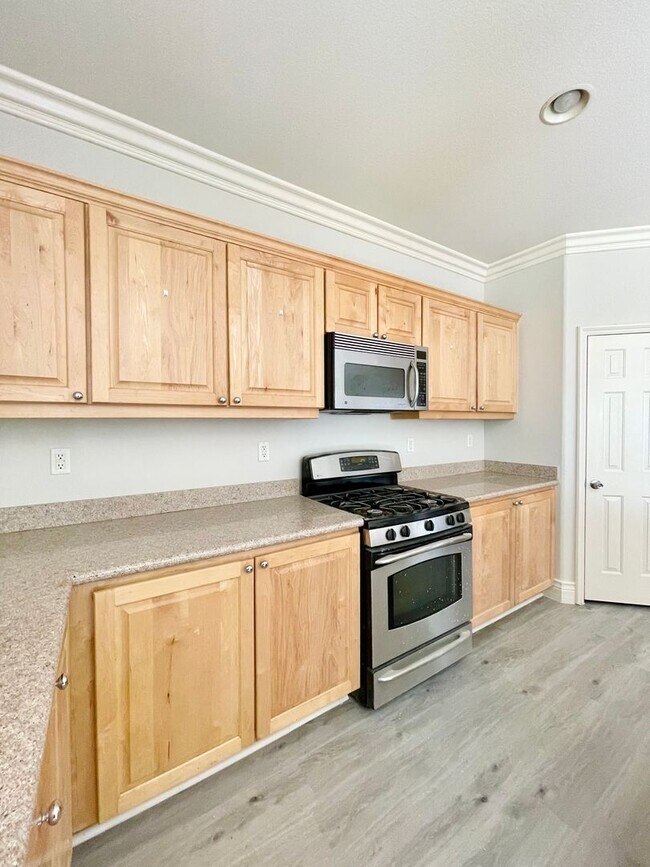 RHODES RANCH HOME WITH A GOLF COURSE VIEW ... - 33 Tall Ruff Dr Las ...