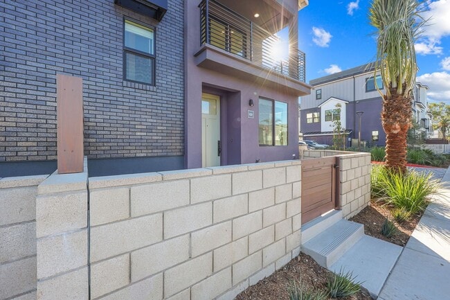 Coastal Modern Living in the Heart of Surf City - 19011 Main St ...