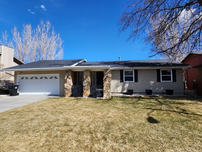 Westside Ranch w/Finished Basement - 169 Indian Paintbrush Casper WY ...