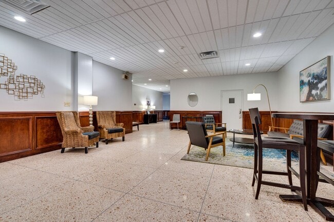 DOWNTOWN MID RISE - 1BD/1BA - ALL BILLS PAID - GATED - RESERVED PARKING ...