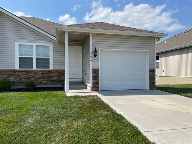 Beautiful Town Home - 9230 N Gower Ave Kansas City MO 64154 | Apartment ...