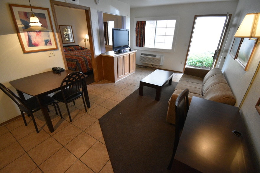 Manor Suites - 7230 Las Vegas Blvd S Las Vegas NV 89119 | Apartment Finder