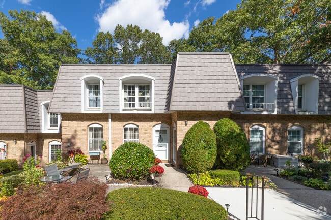 Les Jardin COOP - 655 Middle Country Rd Coram NY 11727 | Apartment Finder