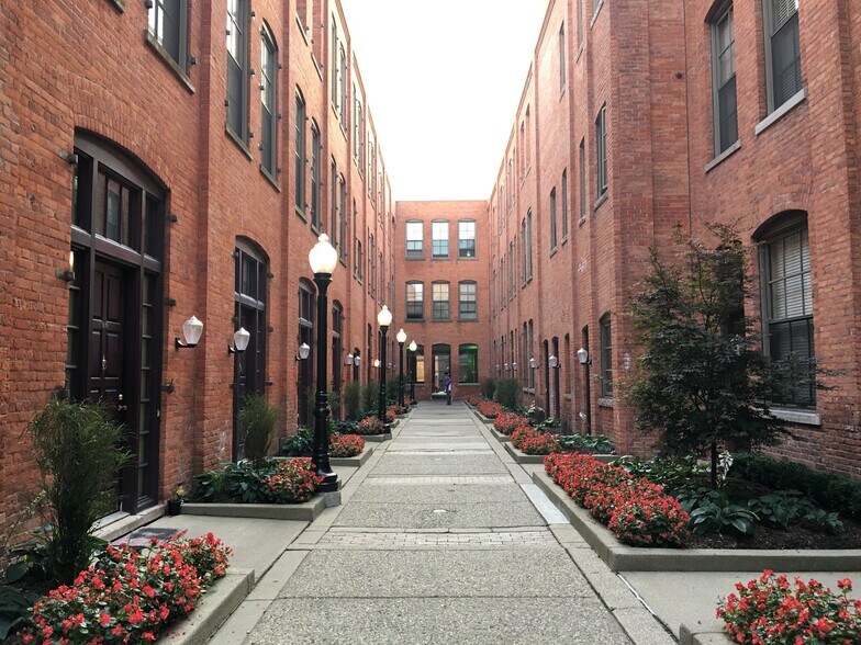 River Place - 500 River Place Dr Detroit MI 48207 | Apartment Finder