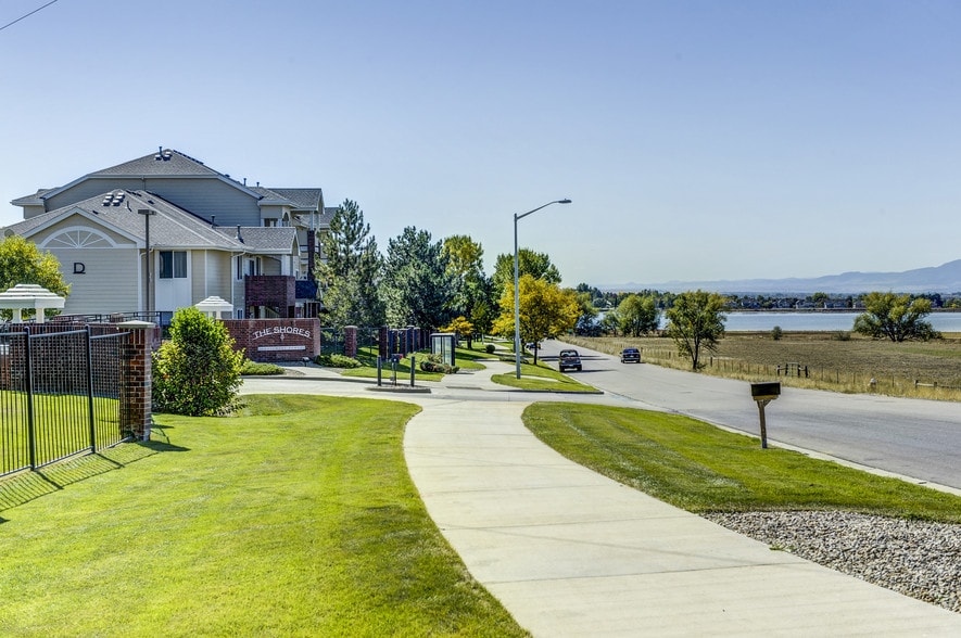 The Shores At McIntosh Lake Apartments - 2450 Airport Rd Longmont CO ...