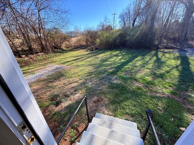 Charming and Affordable Home on quiet street (2 bedroom/1 bath) - 524 ...