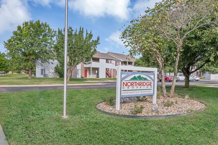 Northridge Crossing Apartments and Townhomes - 507 E Northview Ave ...