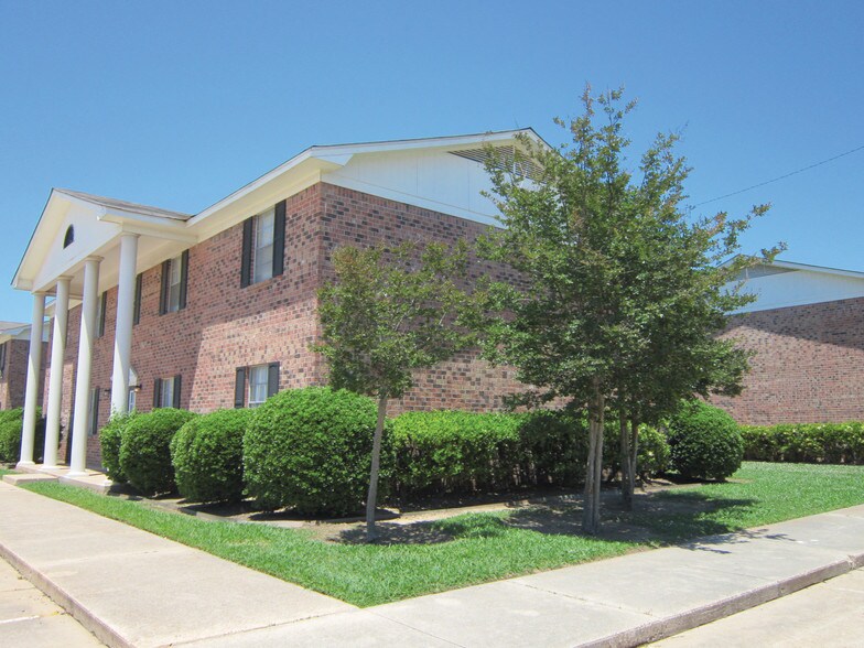Shadow Hawk - 3000 Evangeline St Monroe LA 71201 | Apartment Finder