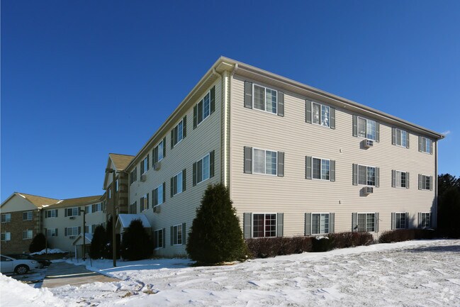 Blackhawk Ridge - 252 W Blackhawk Dr Fort Atkinson WI 53538 | Apartment ...