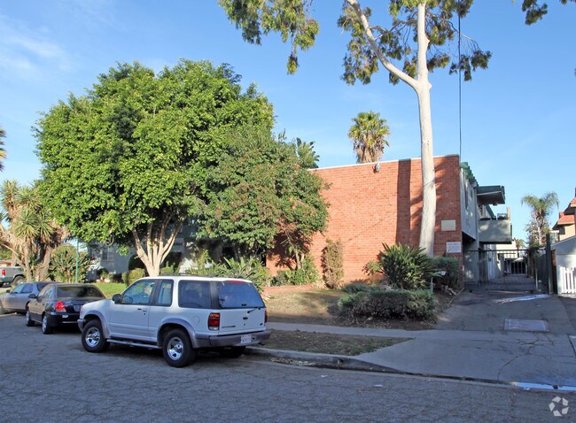 6834 Variel Ave - 6834 Variel Ave Canoga Park CA 91303 | Apartment Finder