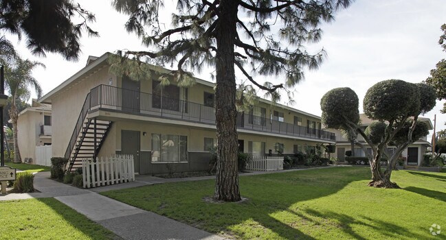 Orangefair Village - 400 W Baker Ave Fullerton CA 92832 | Apartment Finder