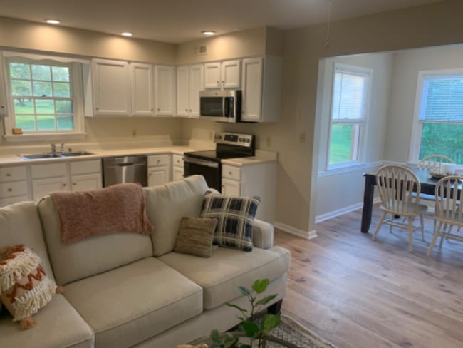 8422 Aiken Rd - 8422 Aiken Rd Louisville KY 40245 | Apartment Finder