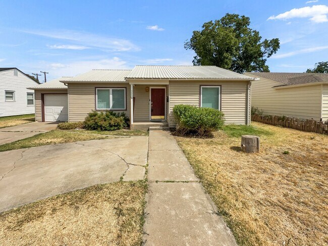 Spacious 3/2/1 Tech Terrace home with larg... - 3216 26th St Lubbock TX ...