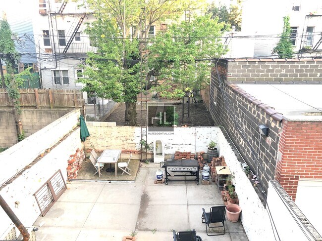 FROST STREET - 140 Frost St Brooklyn NY 11211 | Apartment Finder
