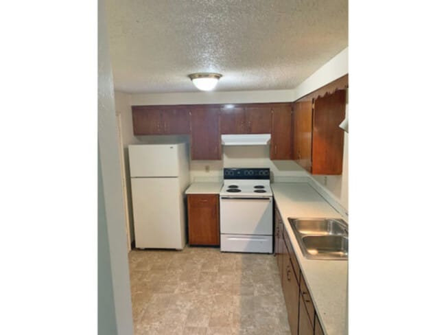 Gateway area duplex within close distance ... - 3550 Game Farm Rd ...