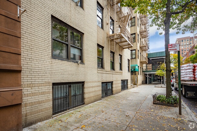 Robin Court - 29 W 65th St New York NY 10023 | Apartment Finder