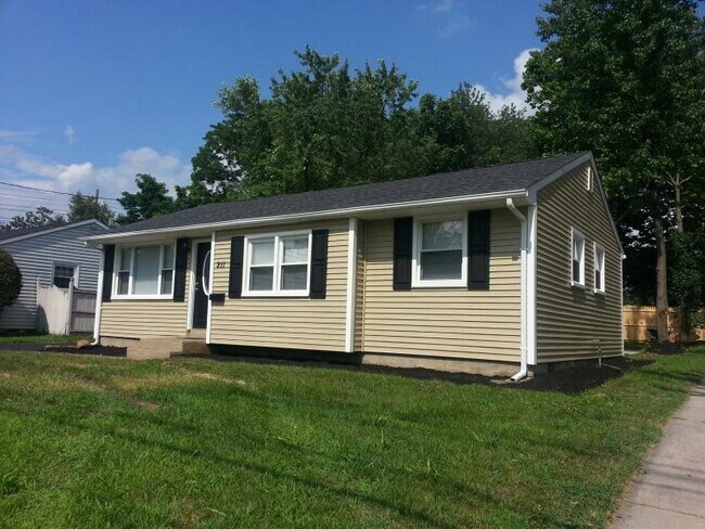 211 Warwick Rd - 211 Warwick Rd N Lawnside NJ 08045 | Apartment Finder