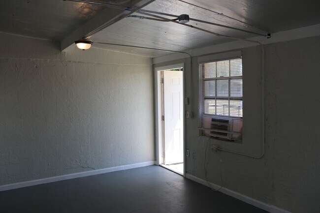 2174-2176 Davis Court - 2174-2176 Davis Ct Fort Myers FL 33916 ...