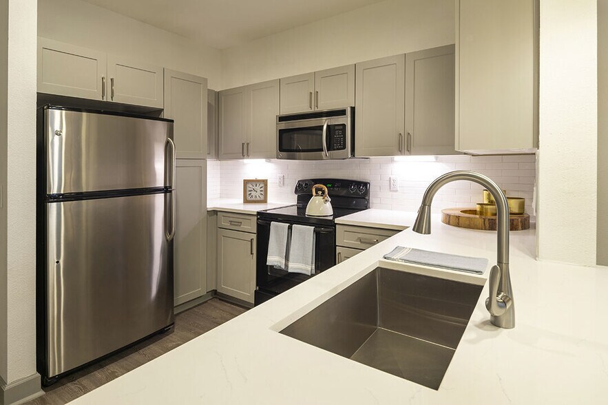 33ThirtyThree - 3333 Weslayan St Houston TX 77027 | Apartment Finder