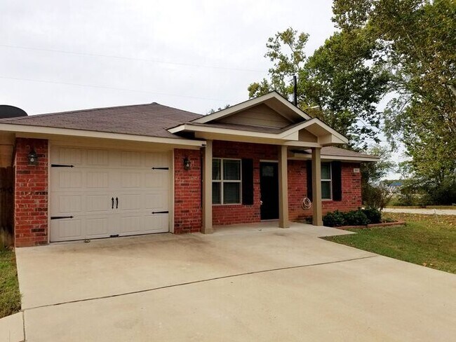 Lindale-Charming 2 Bedroom, 2 Bath House w... - 314 Mallory St Lindale ...