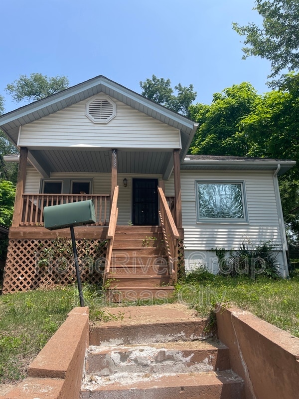 6933 Spruce Ave - 6933 Spruce Ave Kansas City MO 64132 | Apartment Finder