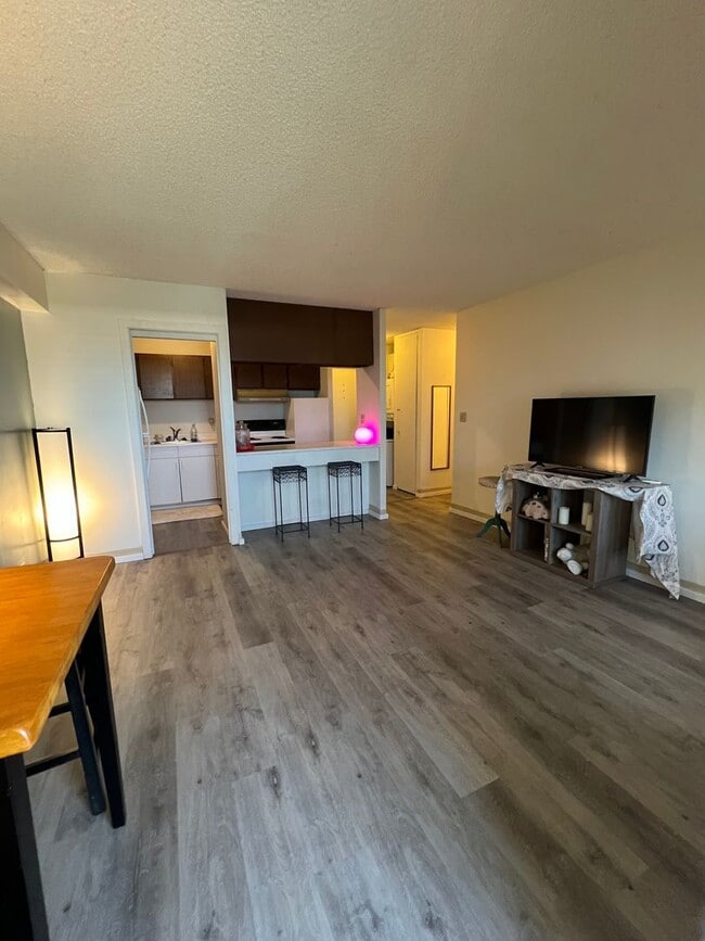 Charming Makiki Studio w/ Parking and in unit W/D $1600 AVAILABLE NOW ...