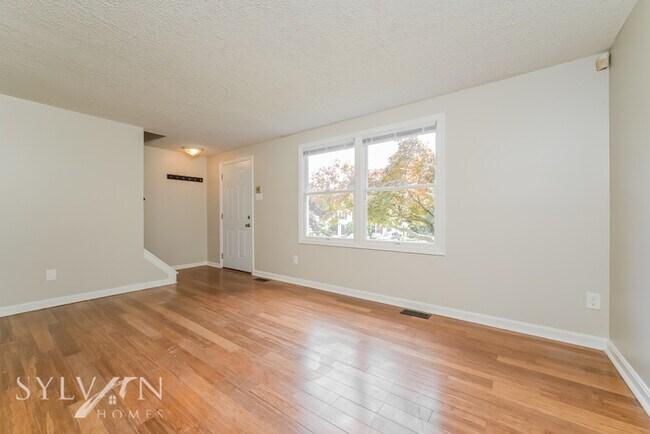 The living is easy in this 2 bedroom, 2 ba... - 6 Ambolin Ct Nottingham ...