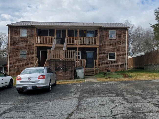 426 Spruce St SW - 426 Spruce St SW Lenoir NC 28645 | Apartment Finder