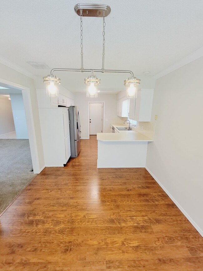 Primrose Market Place Area - Mission Hills... - 2211 E Cragmont St ...