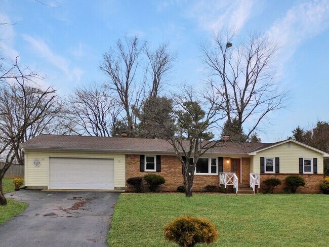 Recently Updated Rambler Styled Home with ... - 45328 Elmbrook Dr ...