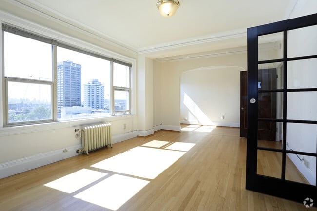 Yugo Seattle Wilsonian - 4710 University Way NE Seattle WA 98105 ...