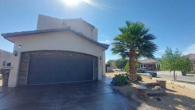 Backyard Oasis!!! Beautiful 4 bedroom 2.5 bathroom 2 story home on ...