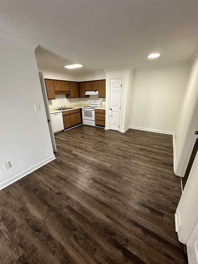 3521 Ivy Commons Drive Unit# 102 is a 2-be... - 3521 Ivy Commons Dr ...