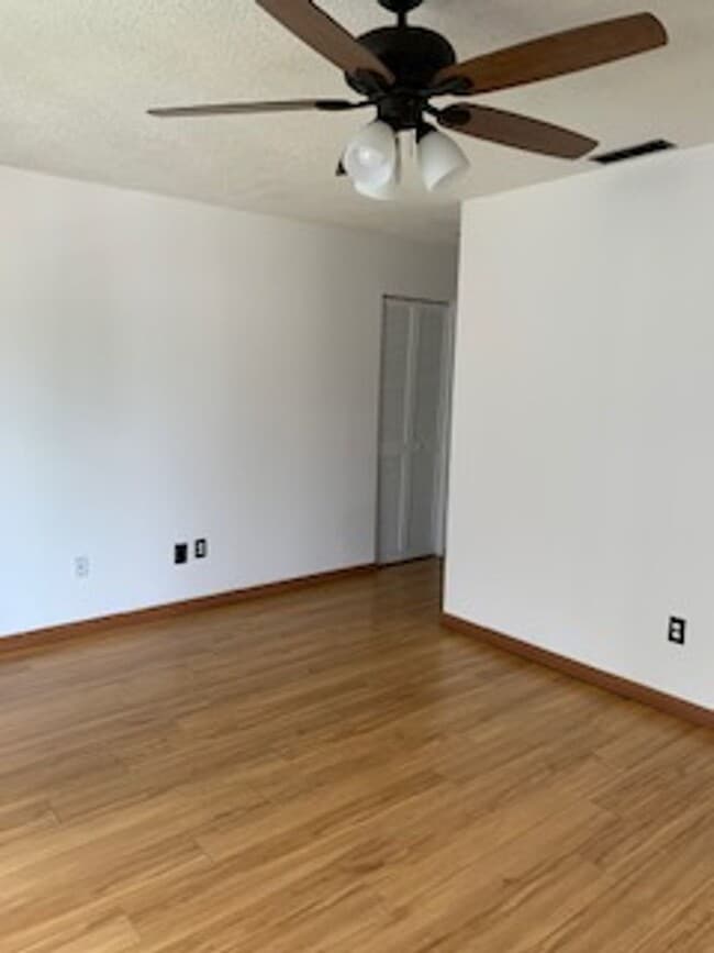 $300 OFF FIRST MONTHS RENT! Available now! - 4020 Cortez Dr Tampa FL ...