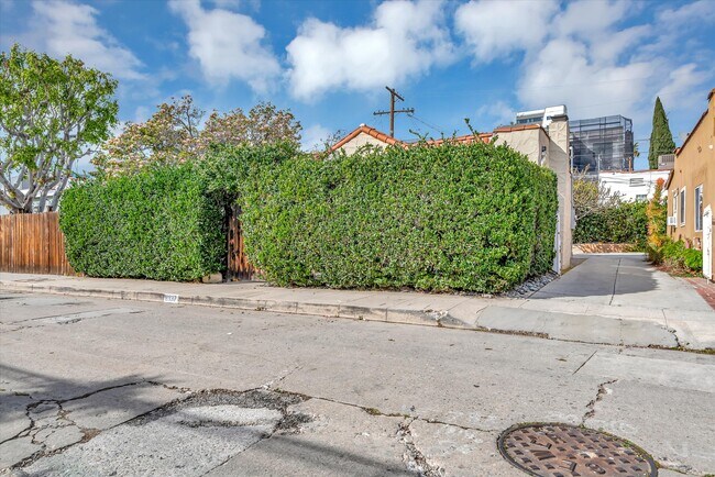 6337 La Mirada Ave - 6337 La Mirada Ave Los Angeles CA 90038 ... 6337 La Mirada Ave - 6337 La Mirada Ave Los Angeles CA 90038 ...
