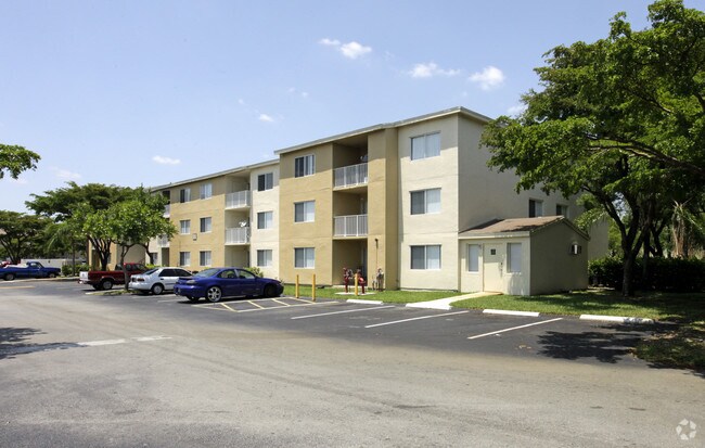 Homestead Colony Apartments - 800 E Mowry Dr Homestead FL 33030 ...