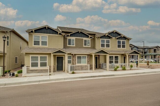 "Charming 2-Bed Townhouse with Granite Cou... - 1909 Birmingham Loop ...