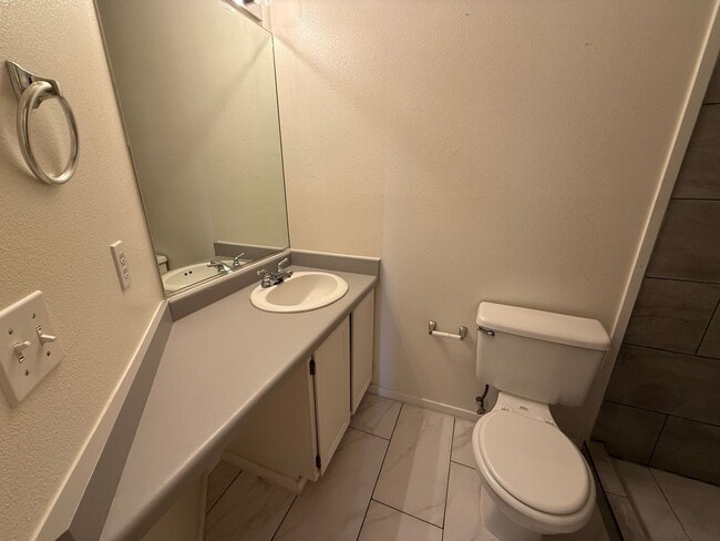 Tri-Plex End Unit - 2655 E 620 N St. George UT 84790 | Apartment Finder