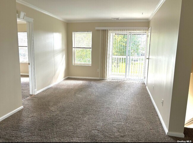 23 Artist Lake Dr - 23 Artist Lake Dr Middle Island NY 11953 ...