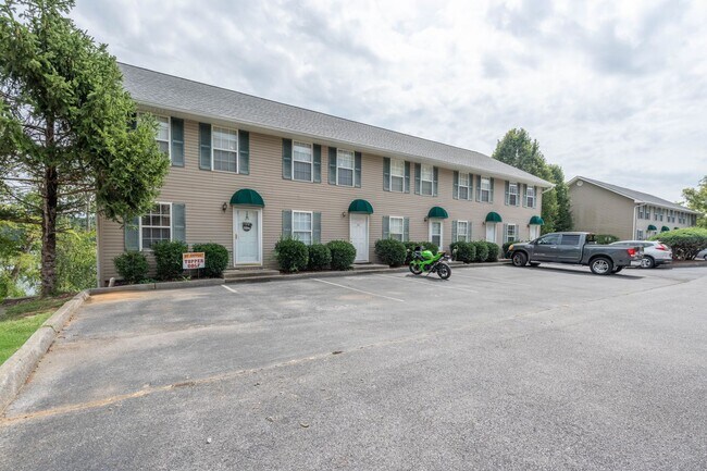 21 Lake Village Court - 21 Lake Village Ct Johnson City TN 37601 ...