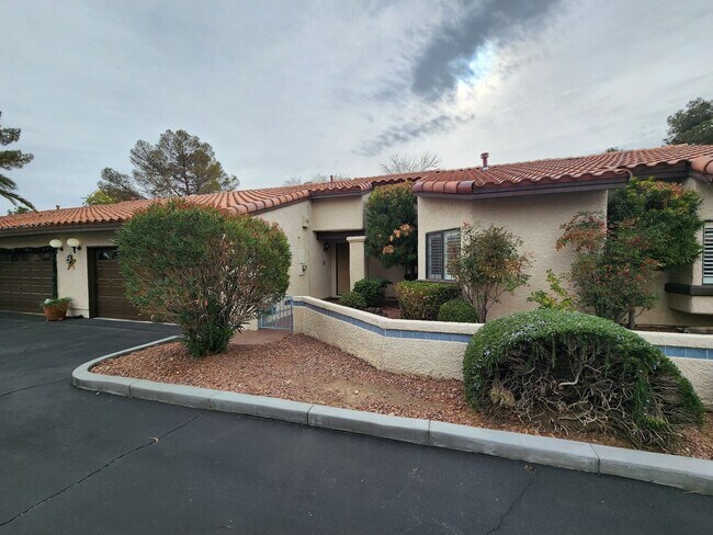 Luxurious Single Story Townhouse in the he... - 3241 La Mancha Way ...